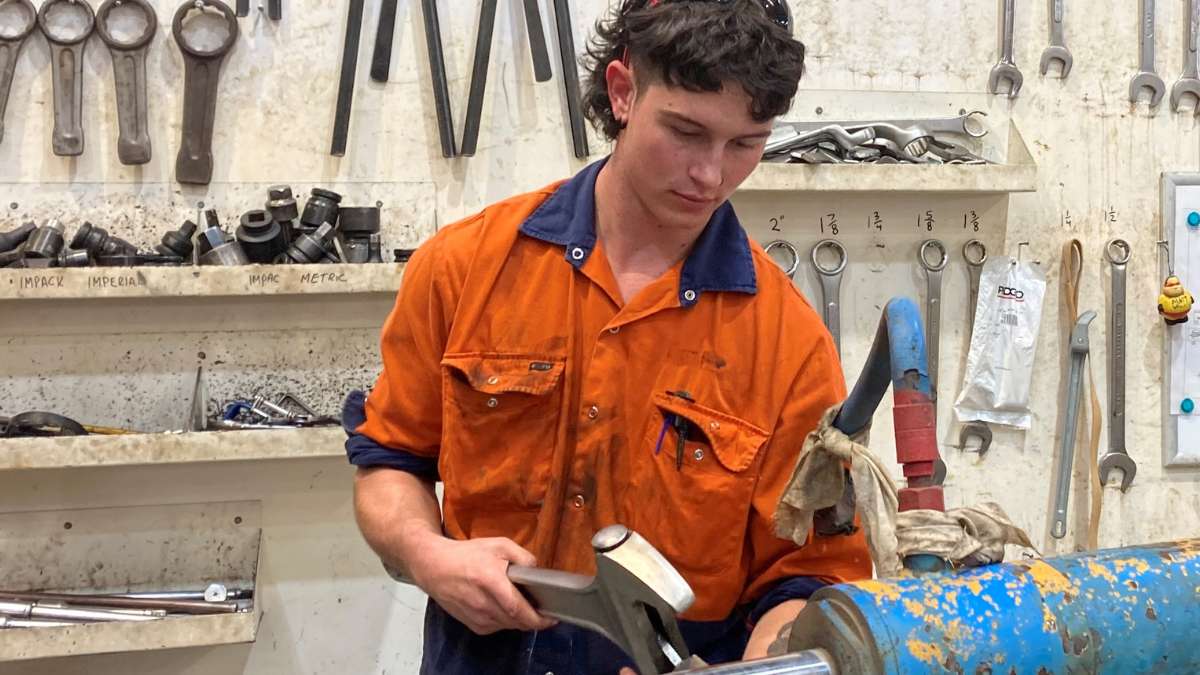 How to Become a Mechanical Fitter in Australia